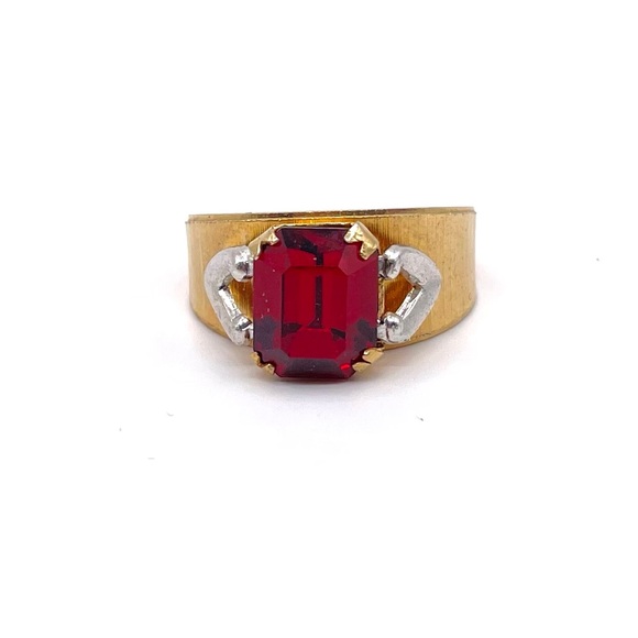 uncas | Jewelry | Vintage Uncas Goldtone Womans Garnet Colored Ring In ...